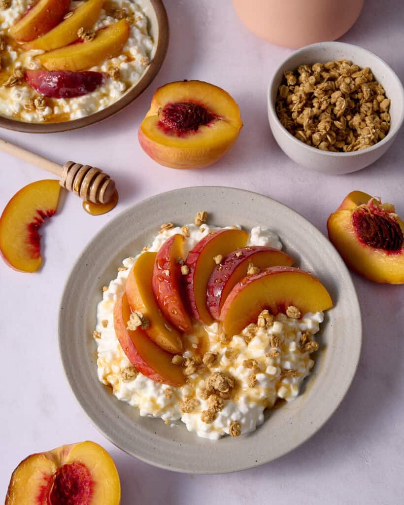Cottage Cheese with Peaches High Protein Breakfast - Pretty Delicious Life