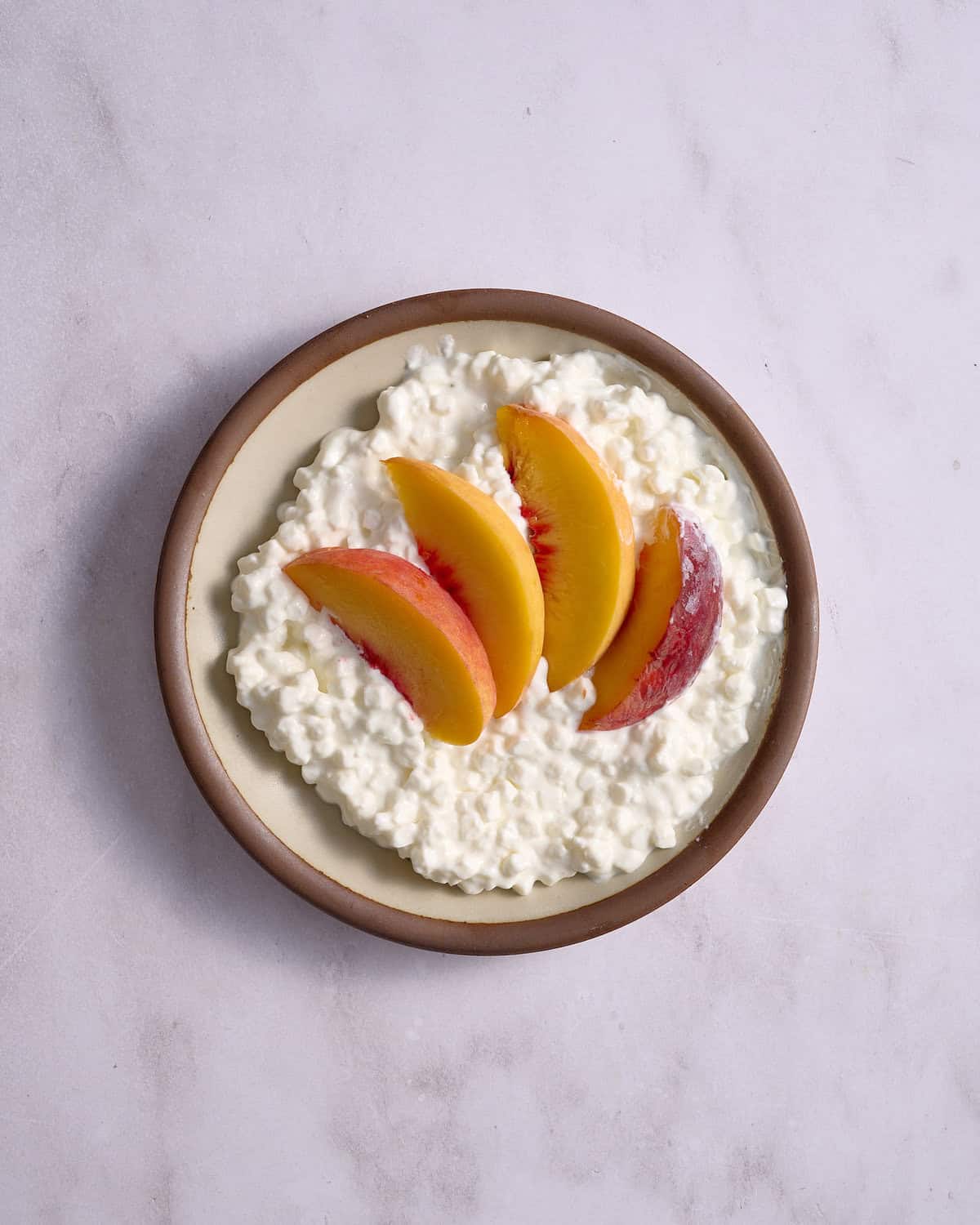 Cottage Cheese with Peaches High Protein Breakfast - Pretty Delicious Life