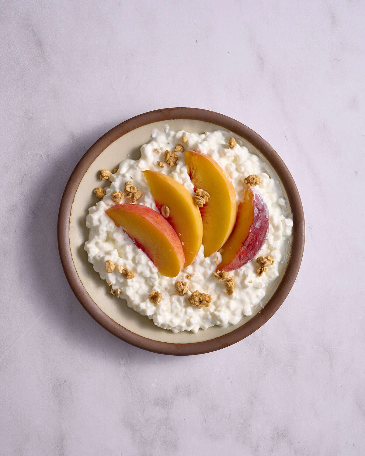 Cottage Cheese with Peaches High Protein Breakfast - Pretty Delicious Life